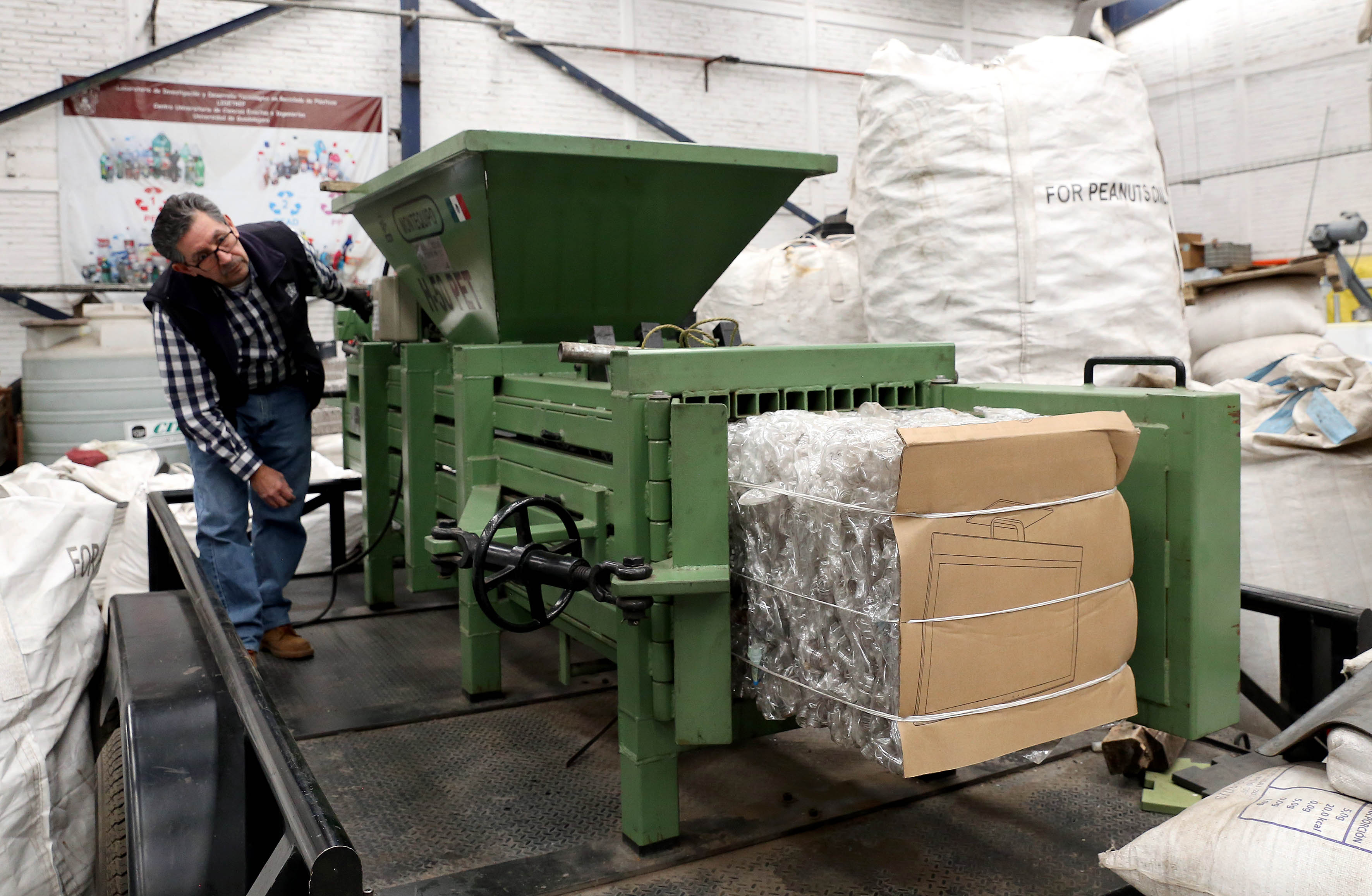 Planta de reciclado de plástico y pet de CUCEI, a la vanguardia en cuidado del medio ambiente ...