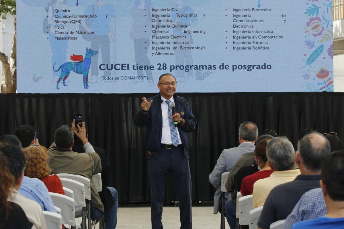 Autoridades de CUCEI dan la bienvenida a alumnos y padres de familia de primer ingreso | Centro ...