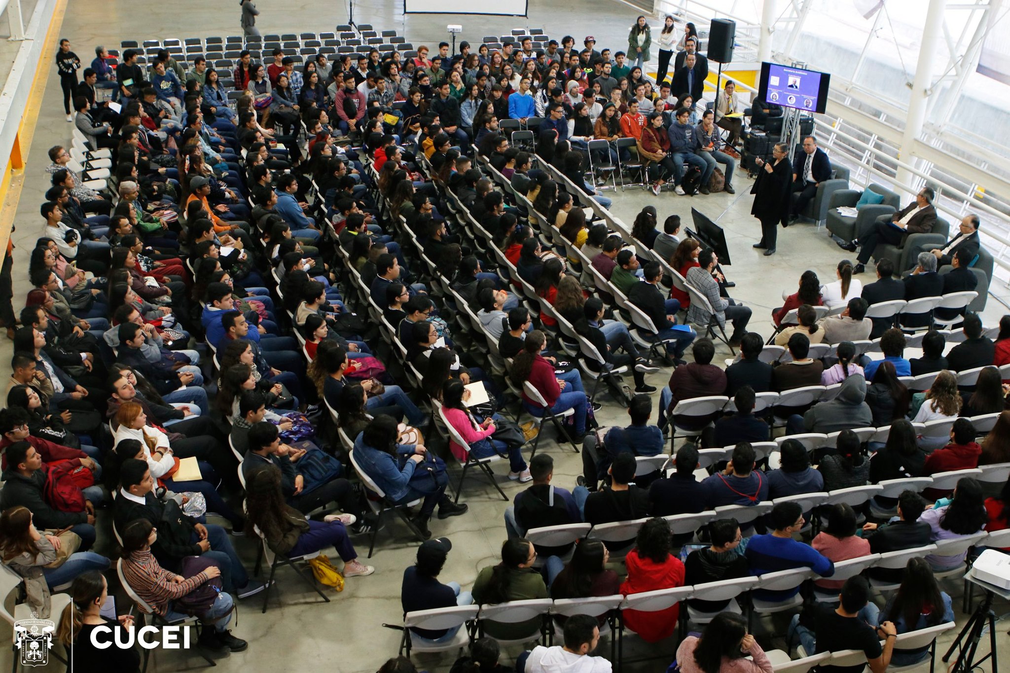 El CUCEI recibe a dos mil 177 universitarios de nuevo ingreso | Centro ...