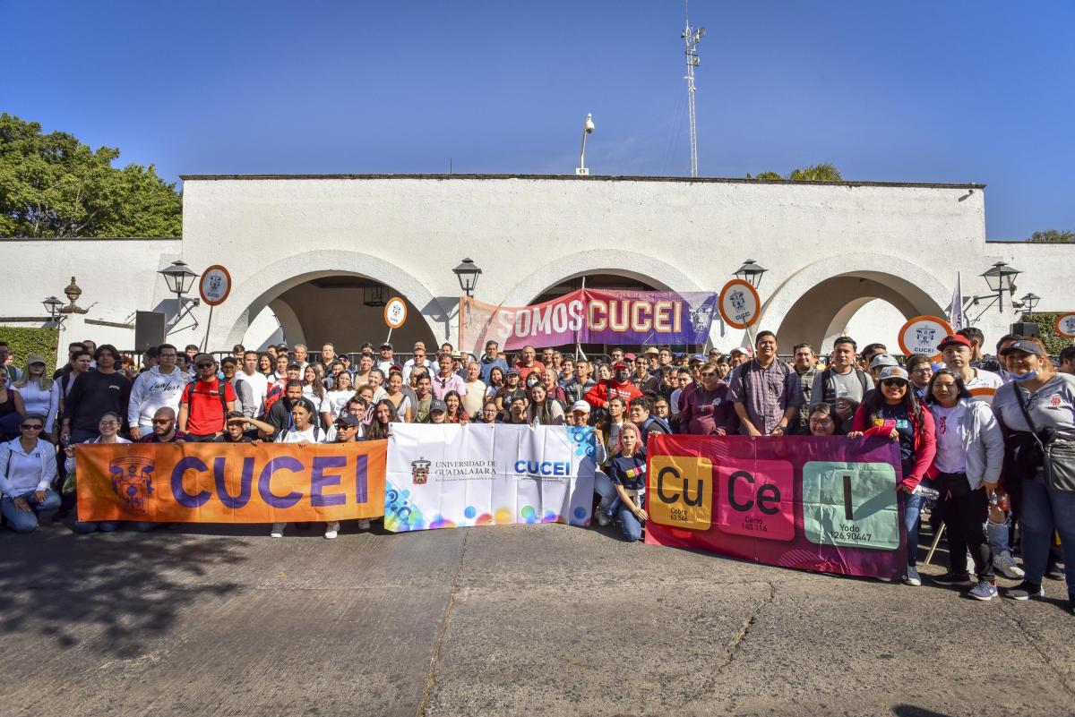 Marcha CUCEI en defensa de un presupuesto digno para la educación ...