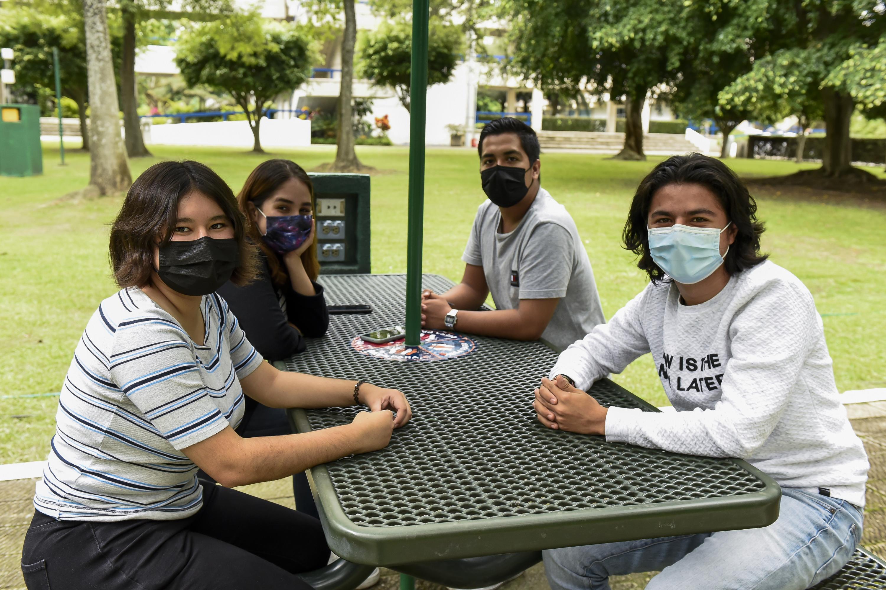 Regresan a la presencialidad estudiantes de la UdeG | Centro ...
